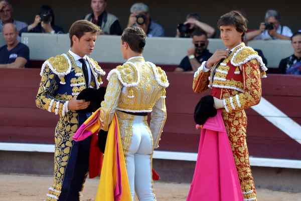 Istres : Adrien Salenc coupe une oreille face à son toro d’alternative